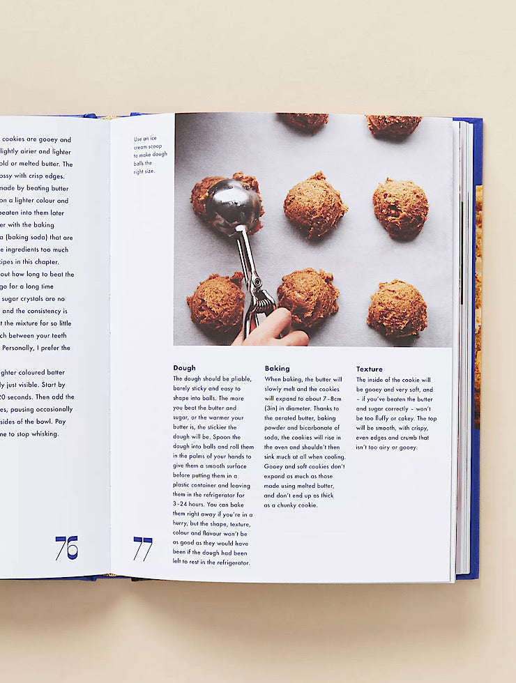 Cookies & Crumbs: Chunky, Chewy, Gooey Cookies for Every Mood – Bold